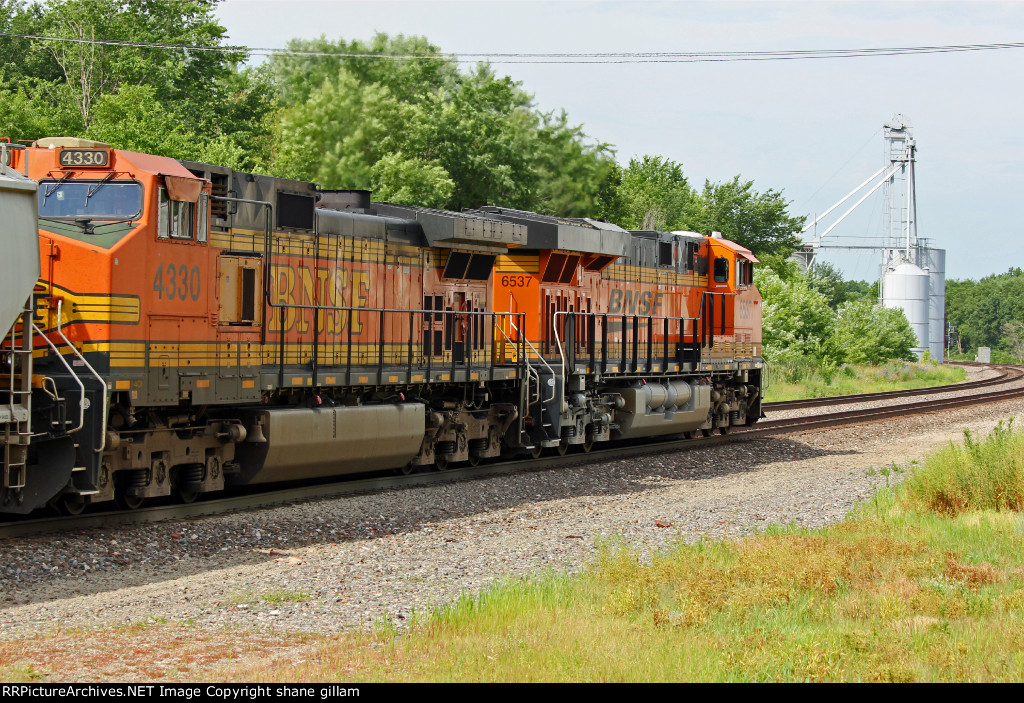 BNSF 6537 Leads a WB freight train.